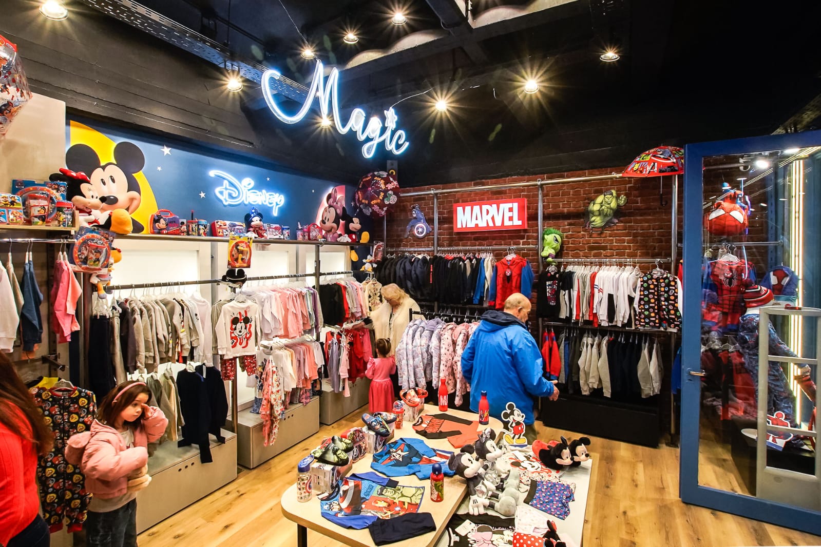 ¡Magic Store abrió sus puertas!! - Semanario Bariloche